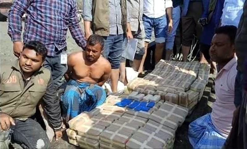 ট্রলারভর্তি ইয়াবা, মাটির নিচে কয়েক বস্তা টাকা!