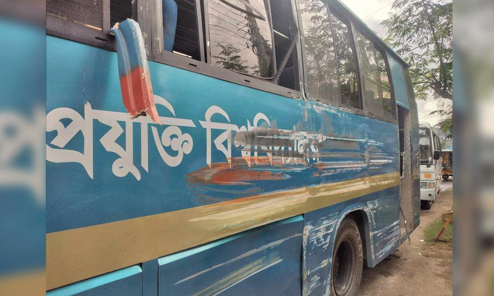 যবিপ্রবির বাসের সঙ্গে লোকাল বাসের সংঘর্ষ, আহত ১